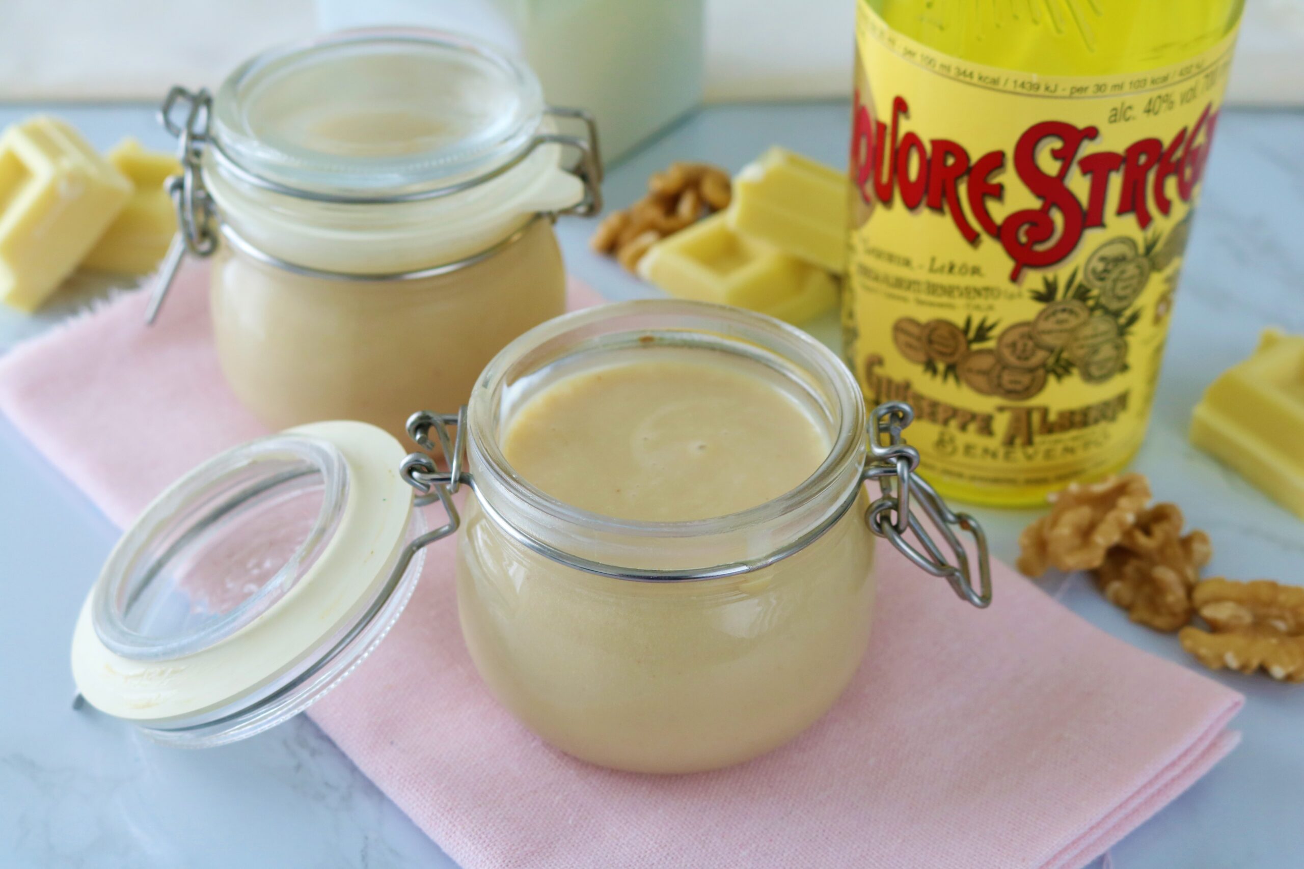 Ricetta Crema spalmabile Strega, noci e cioccolato bianco - Ricette ...